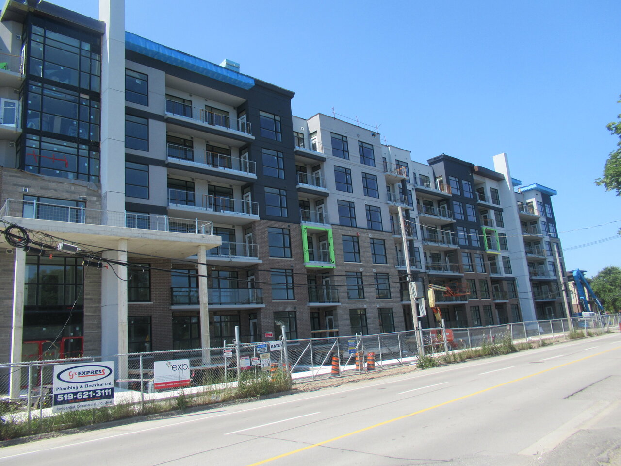 Toronto | CoMo Condos | 22m | 6s | DeSantis Homes | KNYMH | SkyriseCities
