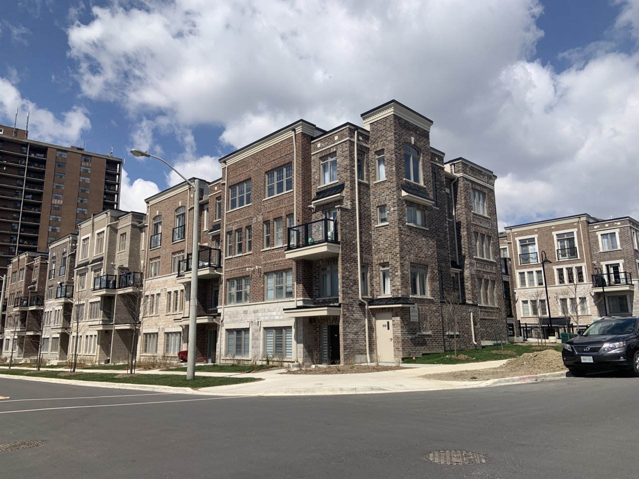Toronto | Brownstones at Westown | 10.79m | 4s | Lindvest Properties ...