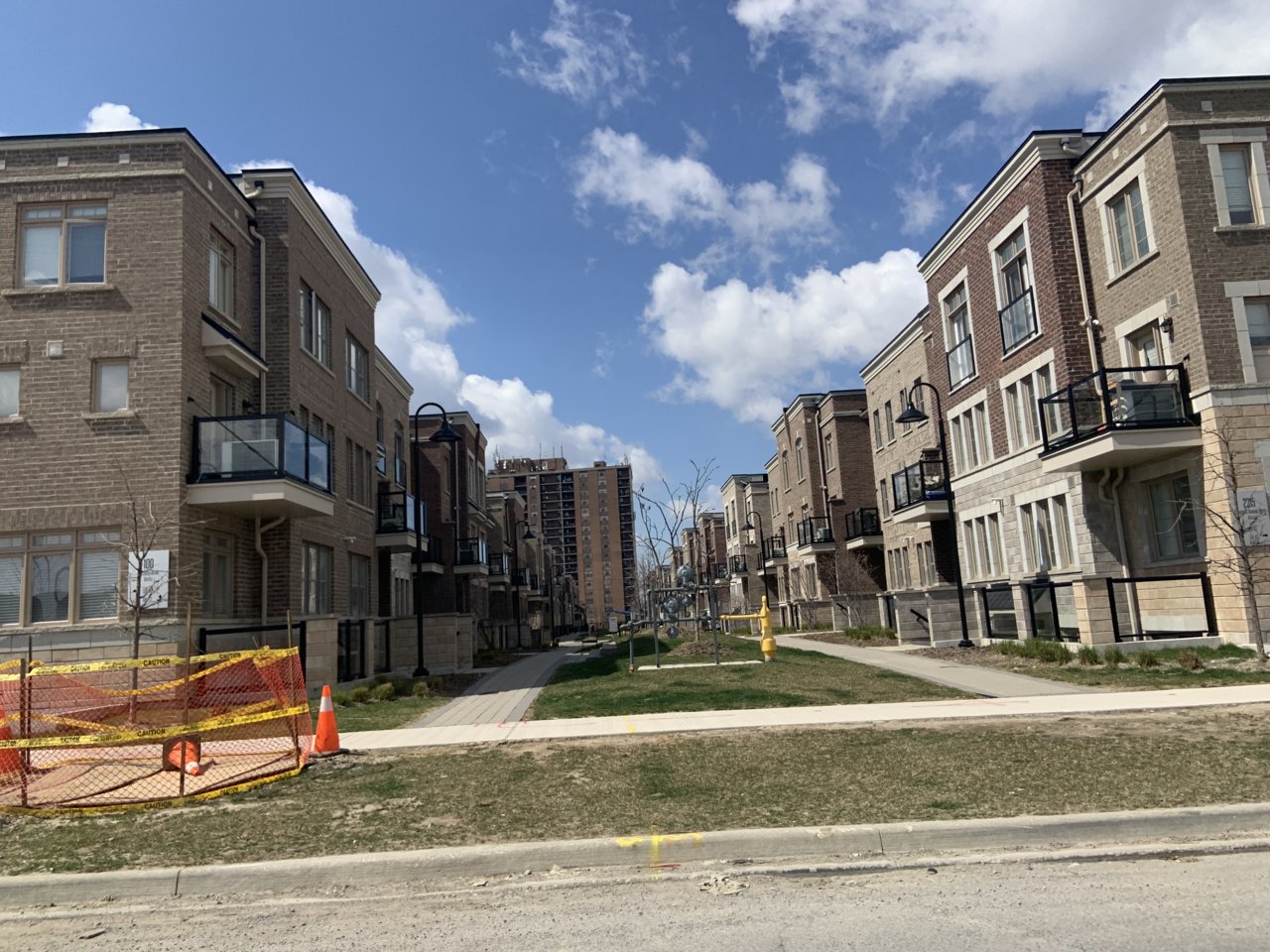 Toronto | Brownstones at Westown | 10.79m | 4s | Lindvest Properties ...