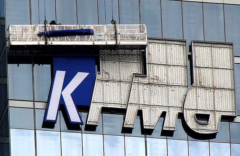 Photo Of The Day: Bay Adelaide Centre's KPMG Signage Is Not Plastic ...
