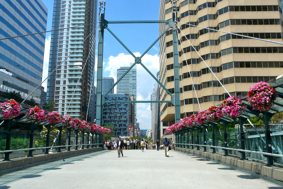 Rogers Centre Pedestrian Bridge Named in Honour of Rod Robbie ...
