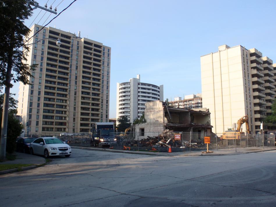 KG Group's 299 Roehampton Taking Shape Fast | UrbanToronto