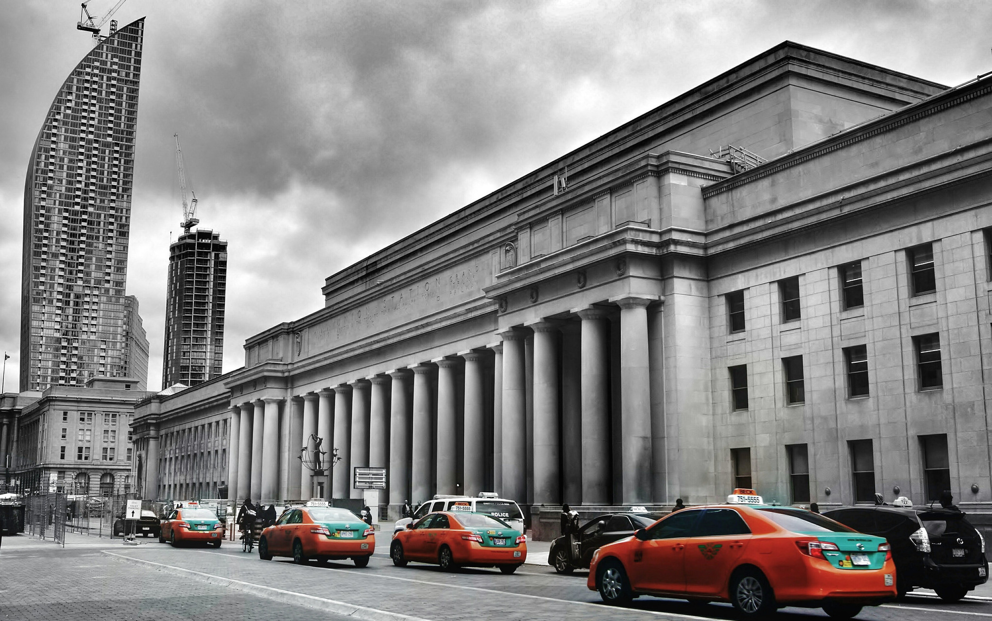 Photo of the Day: Taxis at Union Station | UrbanToronto