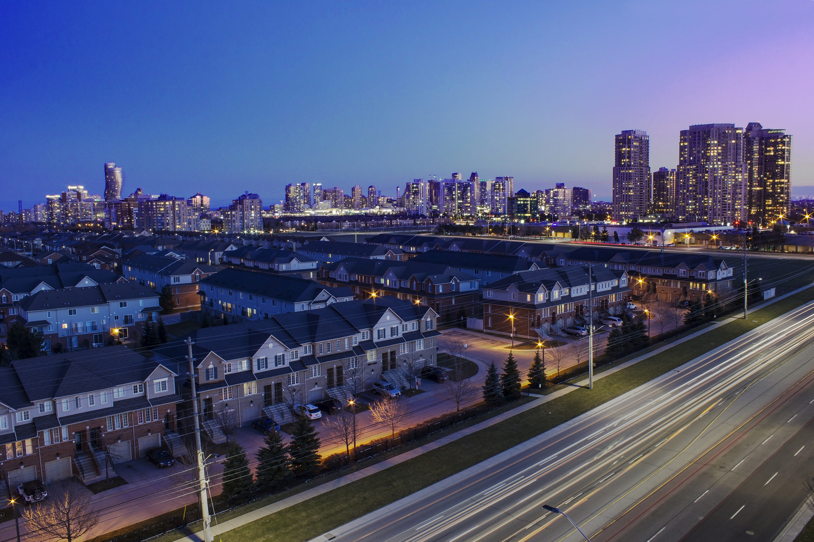 Photo of the Day: Dusk in Mississauga | UrbanToronto