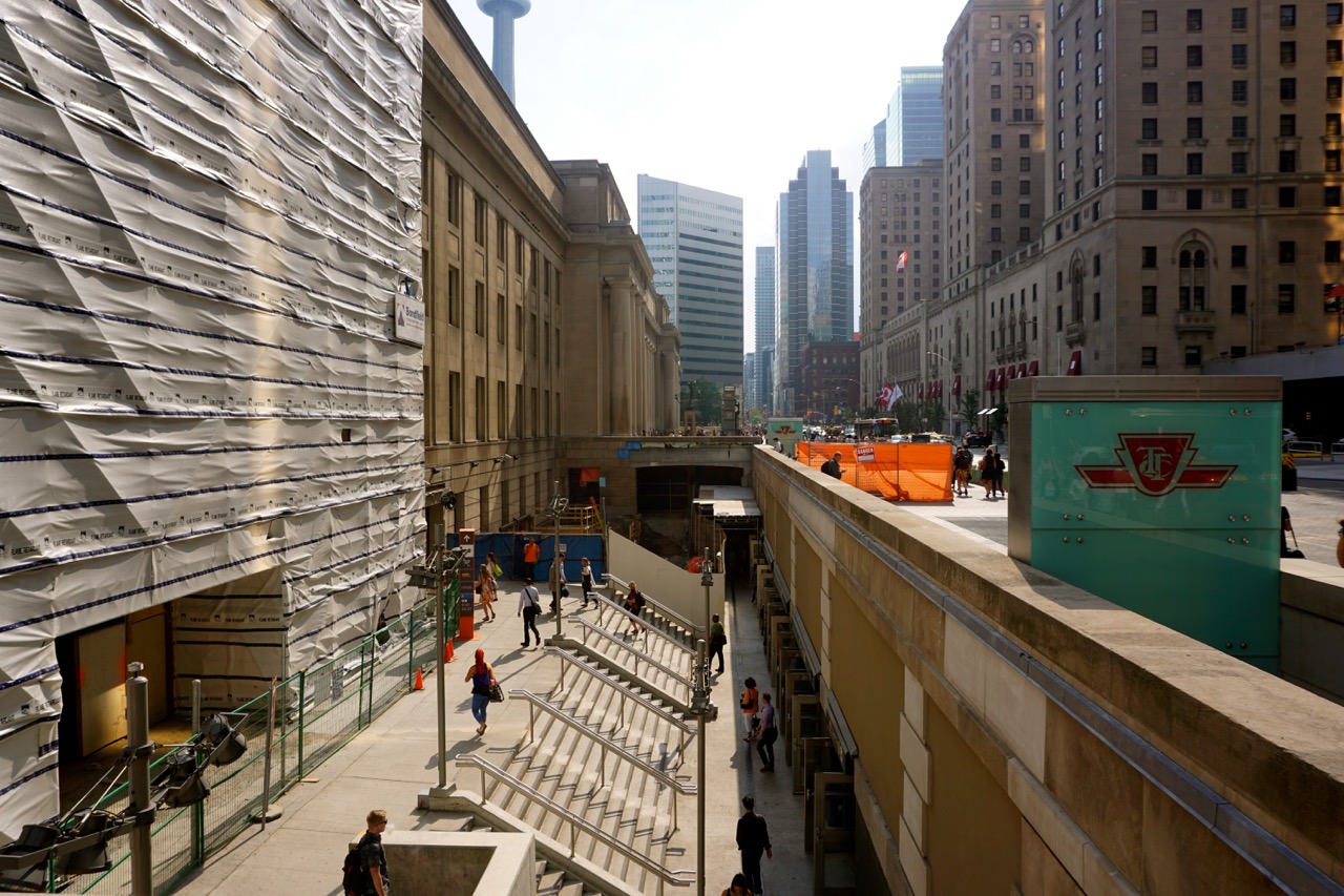 Lots of cool little details I noticed on the Toronto Map. : r/Overwatch