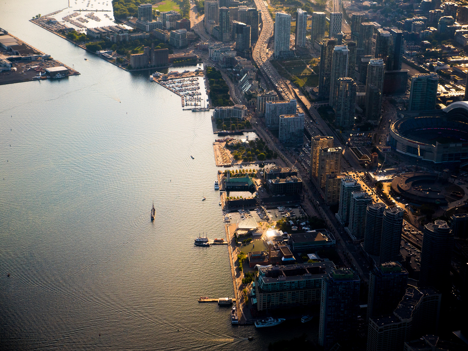 Photo of the Day: Toronto Harbour at Sunset | UrbanToronto