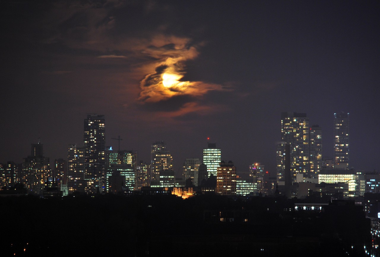 Photo of the Day: Toronto Supermoon | UrbanToronto