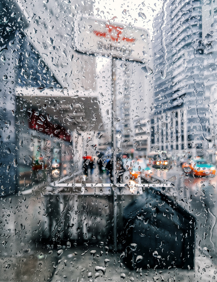 Photo of the Day: Rainy Scene in Toronto | UrbanToronto