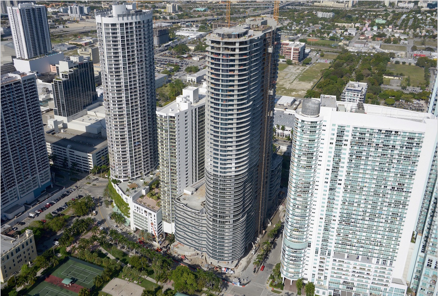 Aerial Images Capture Two Eminent Miami Highrises | SkyriseCities