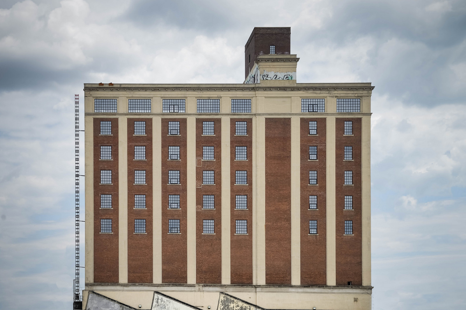 Photo of the Day: Tower Automotive Building | UrbanToronto