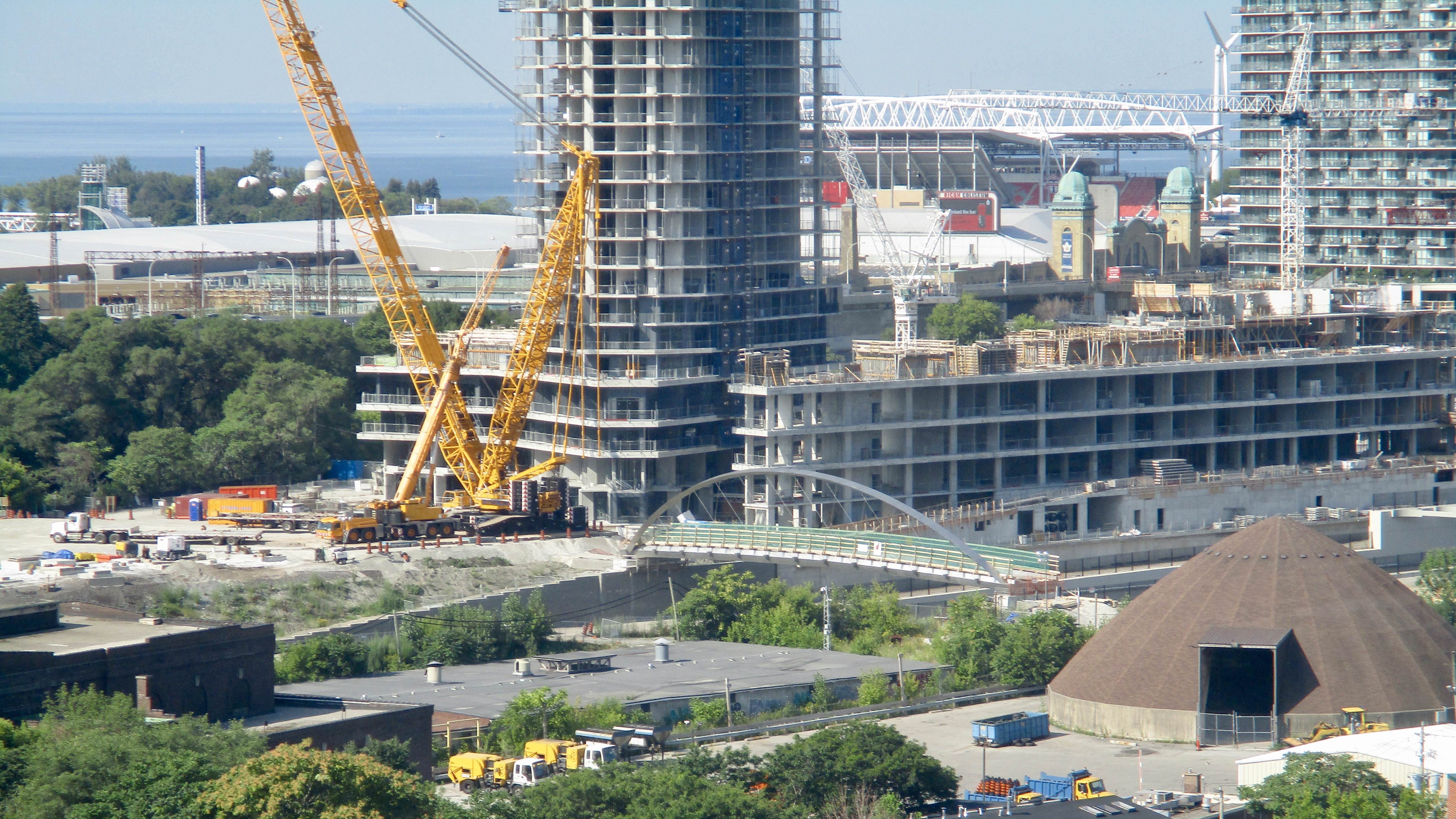 First Bridge Span Installed at Garrison Crossing | UrbanToronto
