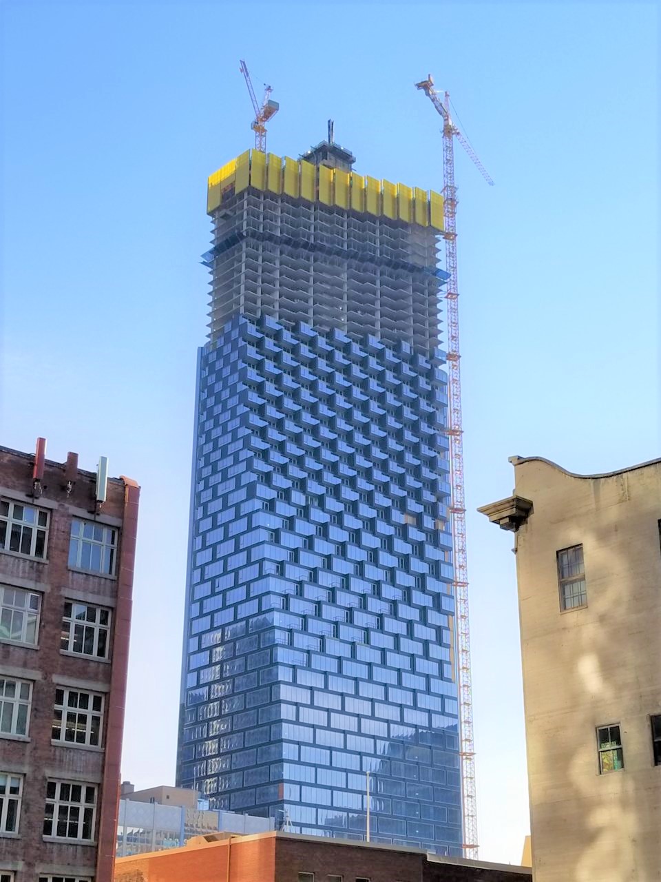 Telus Sky Reaches New Heights as Cladding Continues | SkyriseCalgary