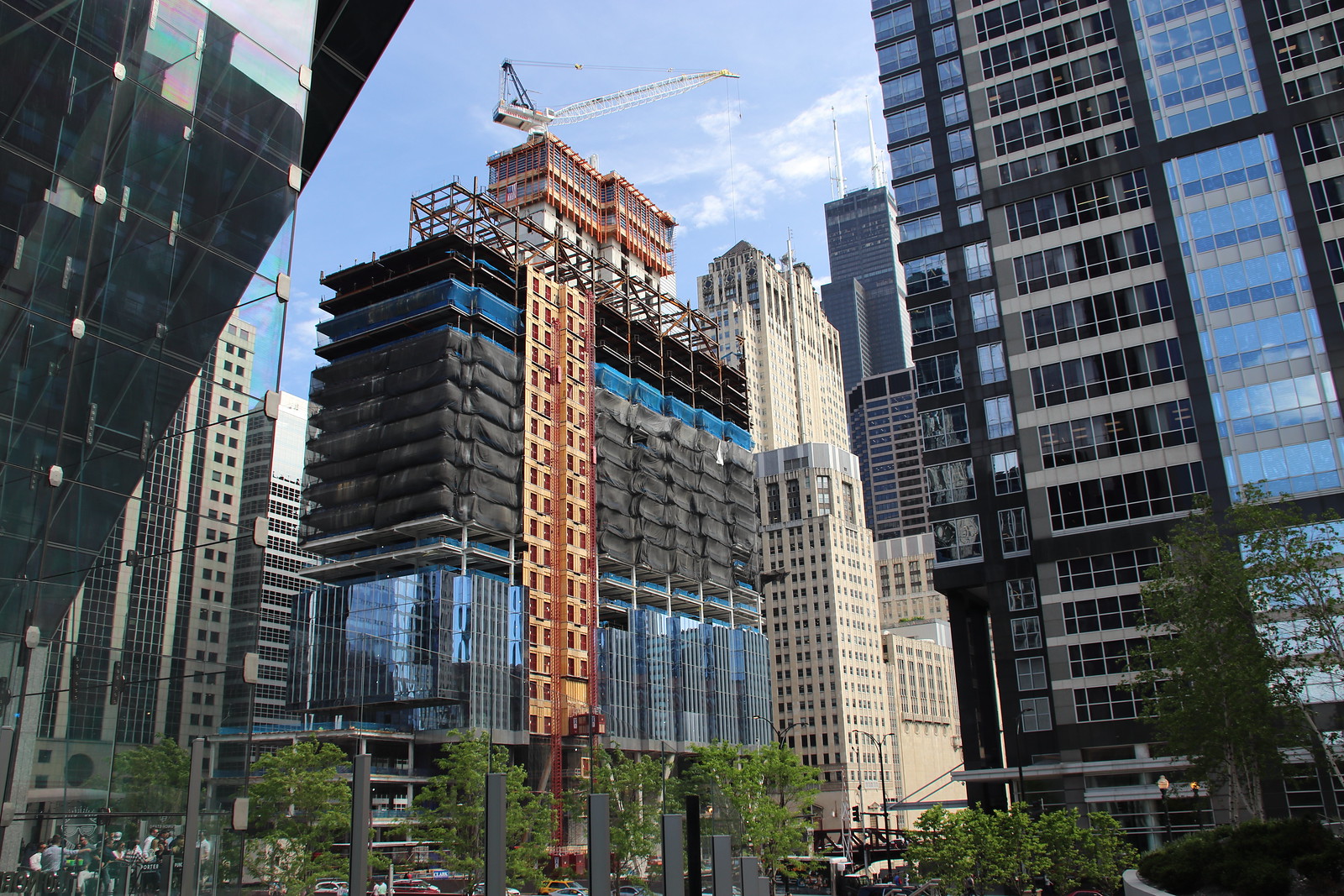 Cladding Debuts at 110 North Wacker Drive as Tower Continues to Rise ...