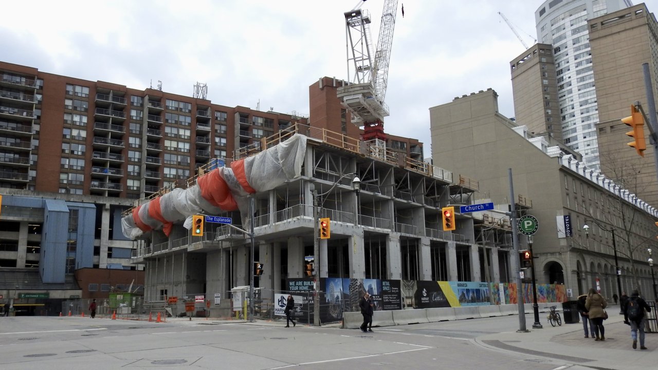 Podium Levels Rising at 75 on The Esplanade | UrbanToronto