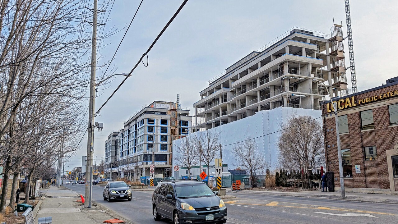 Viva Leaside Tops Off on Laird South of Eglinton | UrbanToronto